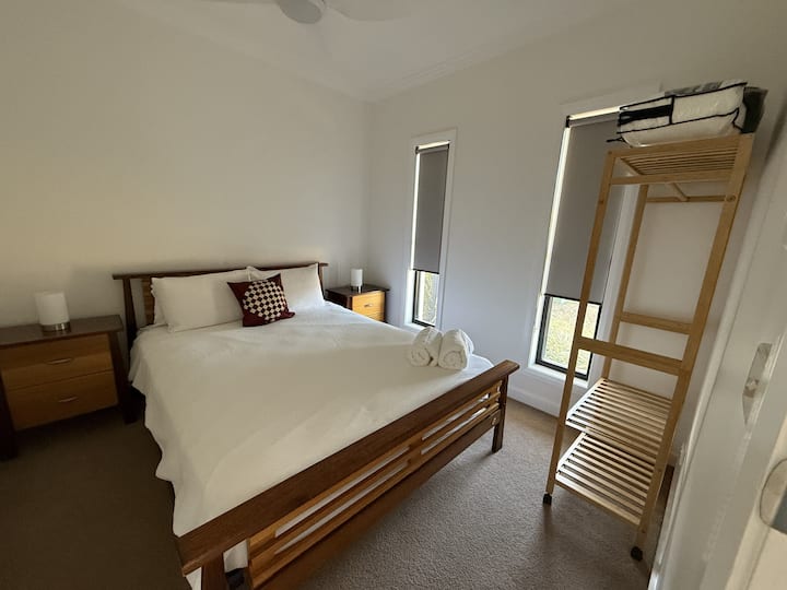 Quiet Coastal Retreat - Walk To Shoal Bay - Nelson Bay