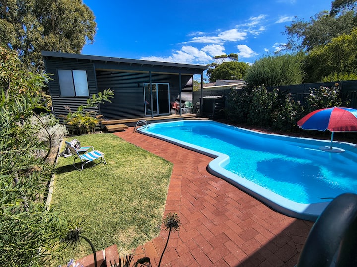 Pally Pool House - Mount Pleasant