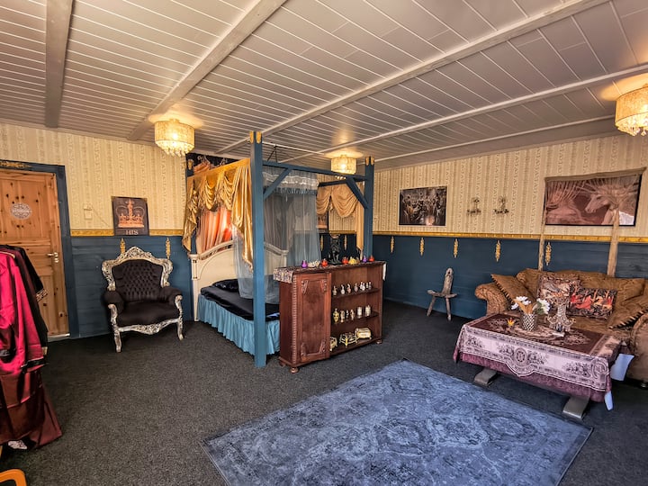 Yövy Kuin Kuningas Ja Kuningatar - Aura, Finlandiya