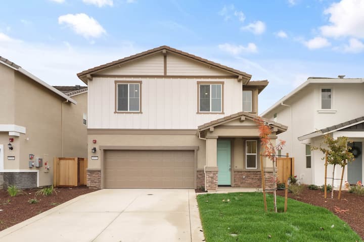 Brand New House In Elk Grove - Elk Grove, CA