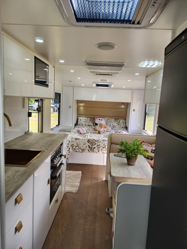 Luxury Ensuite Living While Living Under The Stars - Beachmere