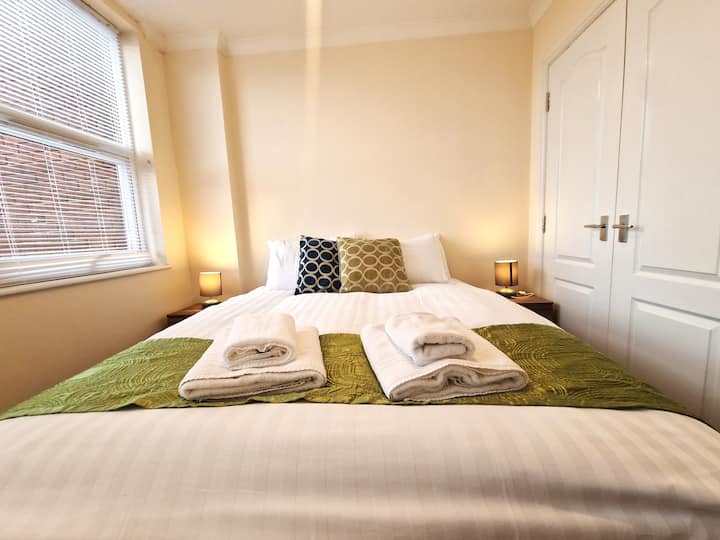 Ground Floor 1 Bed + Parking - Swindon