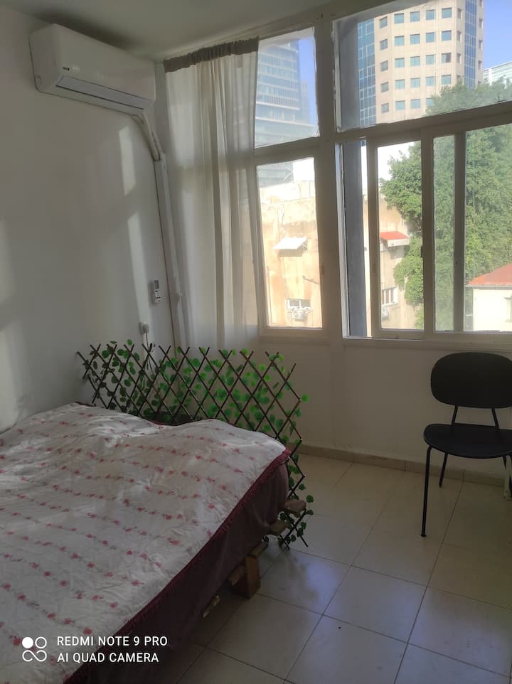 חדר סטודיו מואר, במרכז חיי הלילה של תל אביב - Tel-Aviv