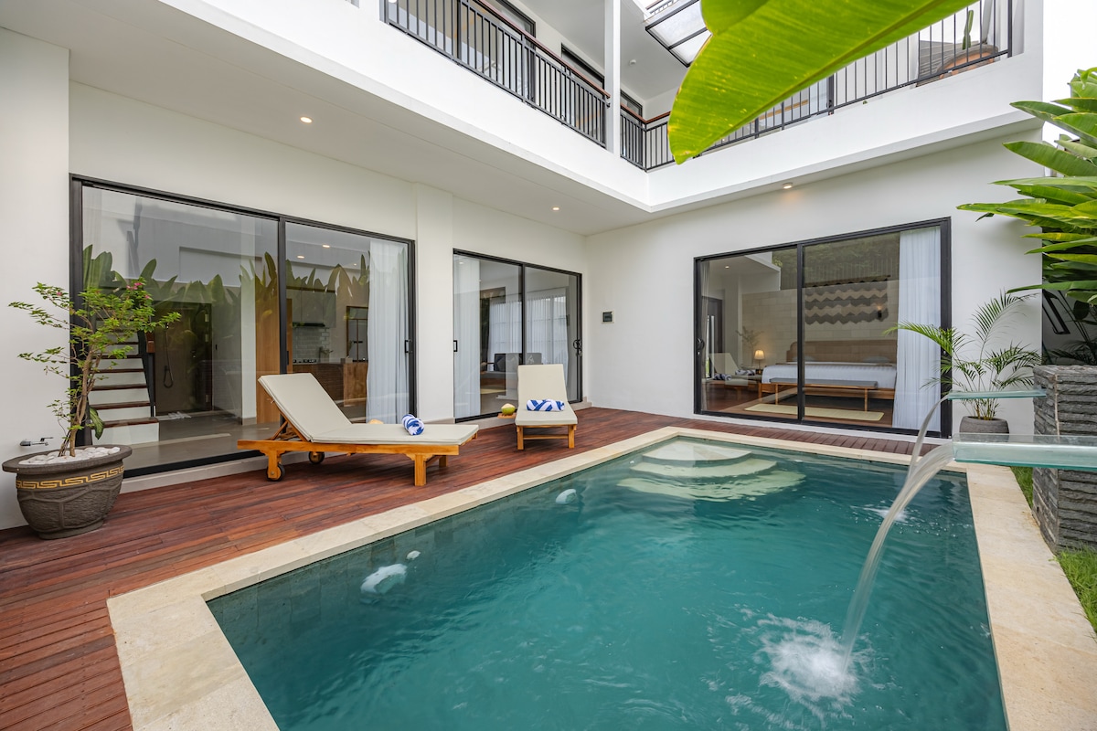 Villa neuve et moderne de 3 chambres à côté du Mulia Resort & Beach ...