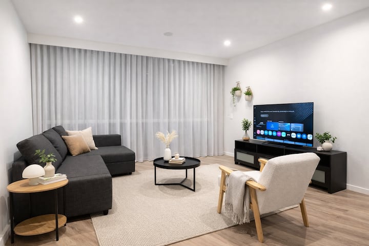 Modern 2br Apartment | Prime Southport Location - Gold Coast