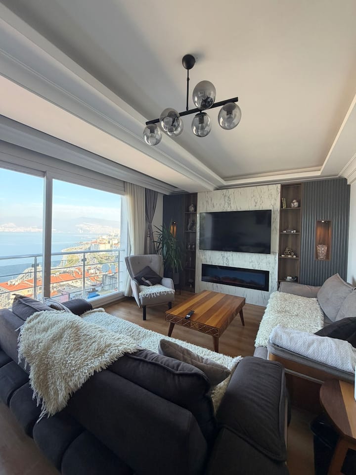 Deniz Manzaralı Lüks Daire (Otoparklı) - Esmirna