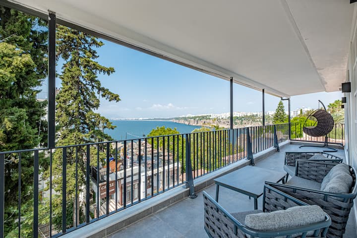 Luxury 2+1/old Town/central/big Balcony & Sea View - Antalya
