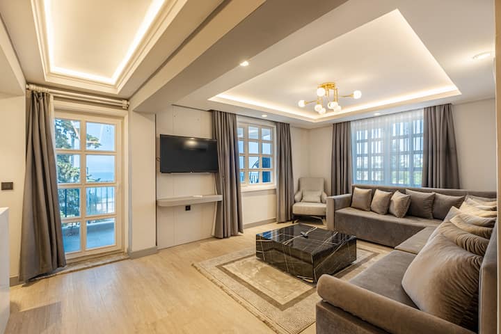 Luxury 2+1/old Town/central/big Balcony & Sea View - Antalya