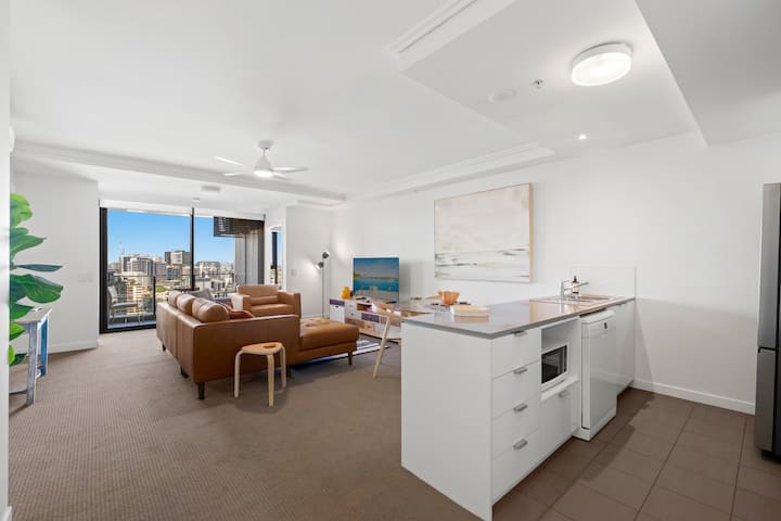 Immaculate Top Floor Views! 2bed/2bath/1car/pool - ブリスベン