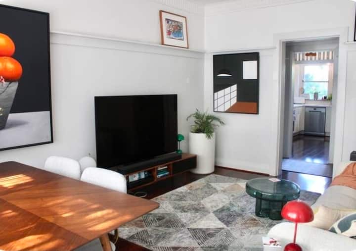 Cosy Artsy Apartment Near Clovelly & Coogee Beach - Bondi Beach