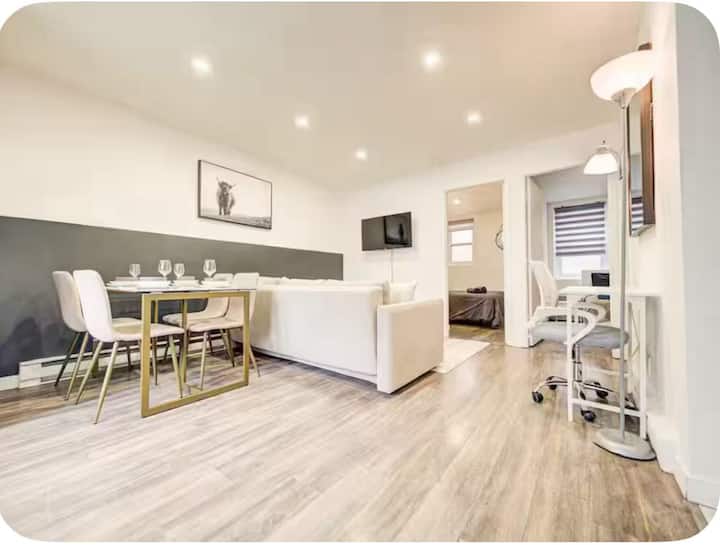 Elegant 2br Montreal | Fast Wi-fi & Location - LaSalle