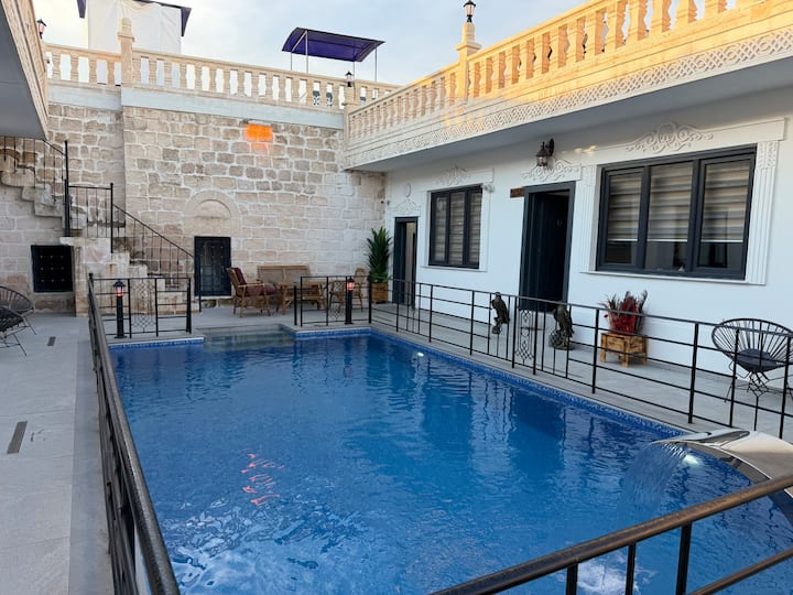Taş Konakta Havuzbaşı Oda - Mardin