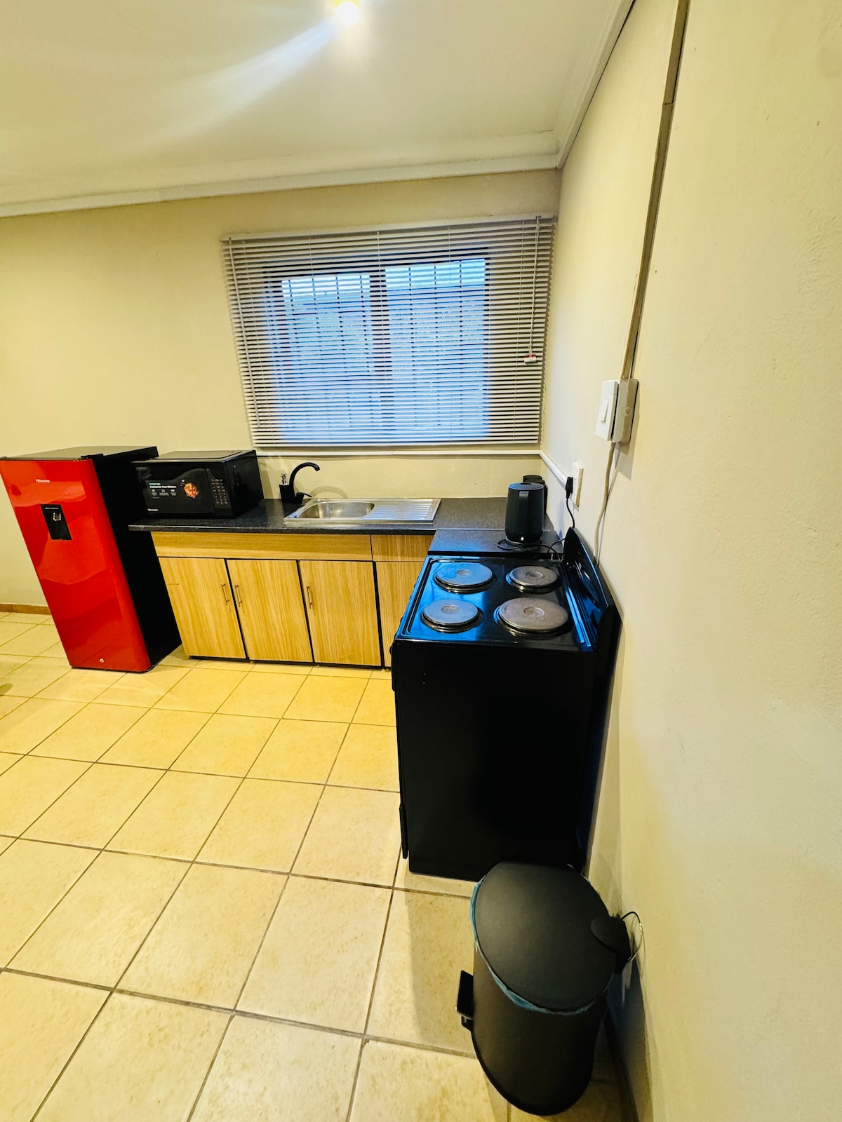 Clean Private Bachelor | Fast WiFi | Self Check-In - Houses for Rent in ...