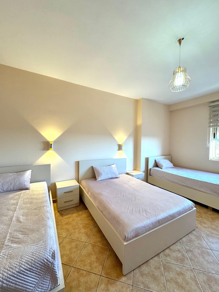 Bright Central Apartment - Shkodër