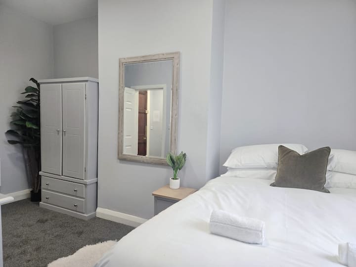 Central Hudds Property, Free Off St. Parking - Huddersfield