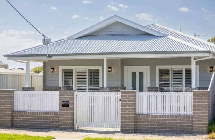 Orange Avenue Retreat – Modern 4br Home Sleeps 8 - Mildura