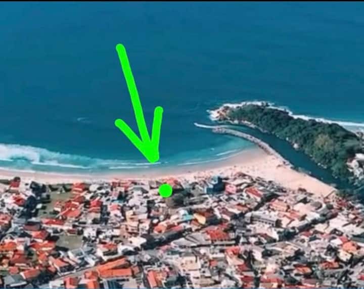 06) Beira Da Praia,  Pé Na Areia, Com Cozinha. - Florianópolis