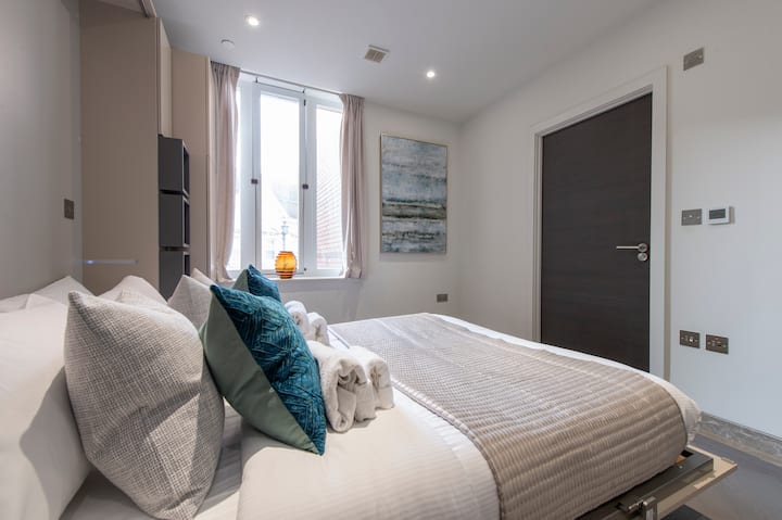 Reading Luxe Designer Studio - Reading