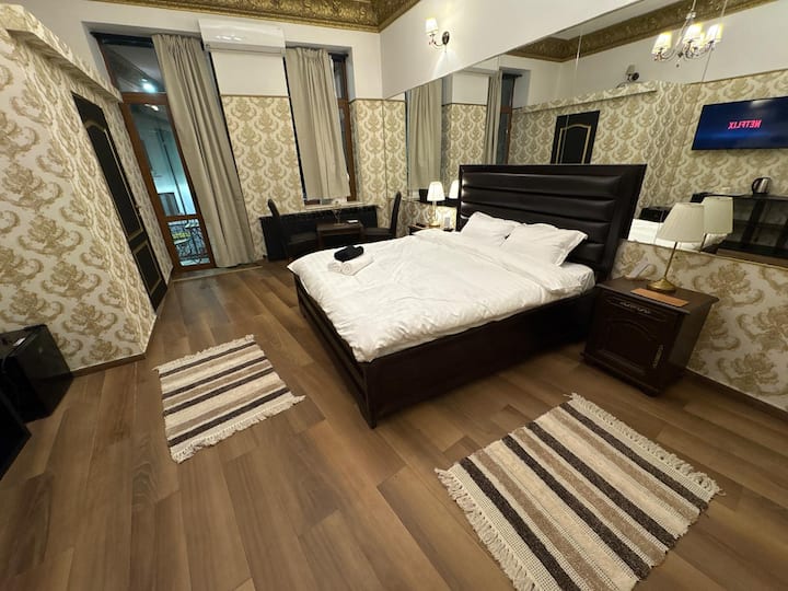 Central Romana Villa • 8 Prvt Studios • Group Stay - Bucharest