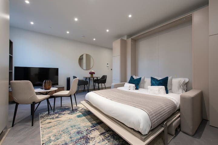 Reading Hideaway Studio - Reading