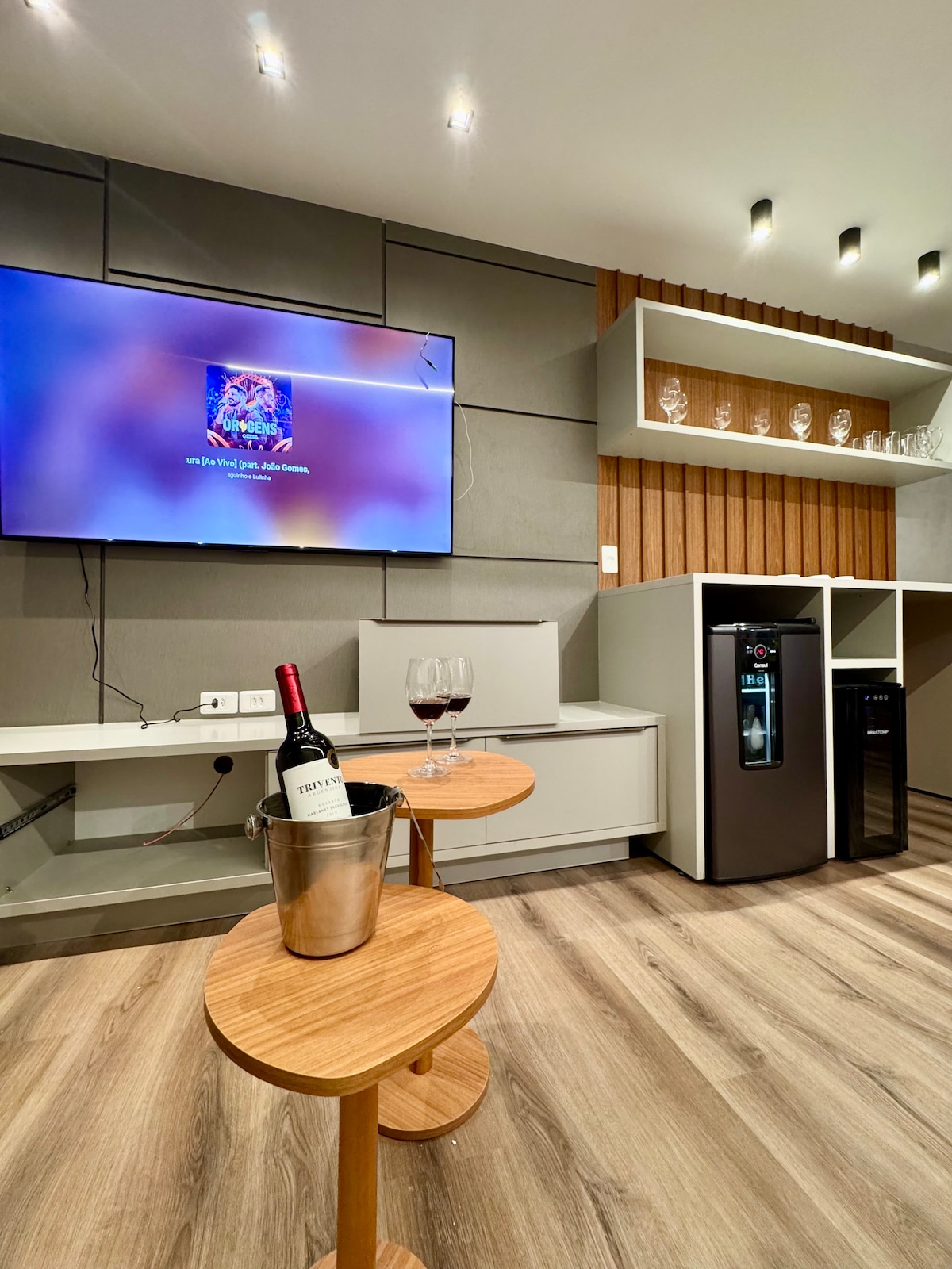 Modern/Jacuzzi in Master Suite/Washing Machine/Pet - Flats for Rent in ...