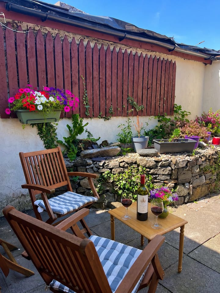 Charming Townhouse Close To Train, Bus & Shops - Sligo
