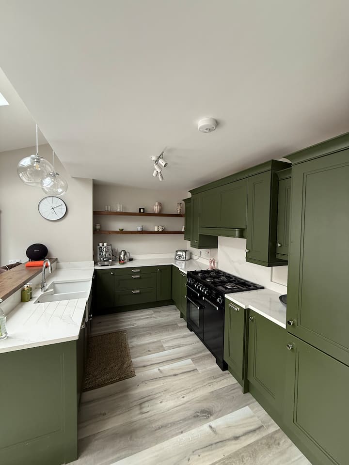 4 Bedroom House Located In Dublin 4 - Dublin