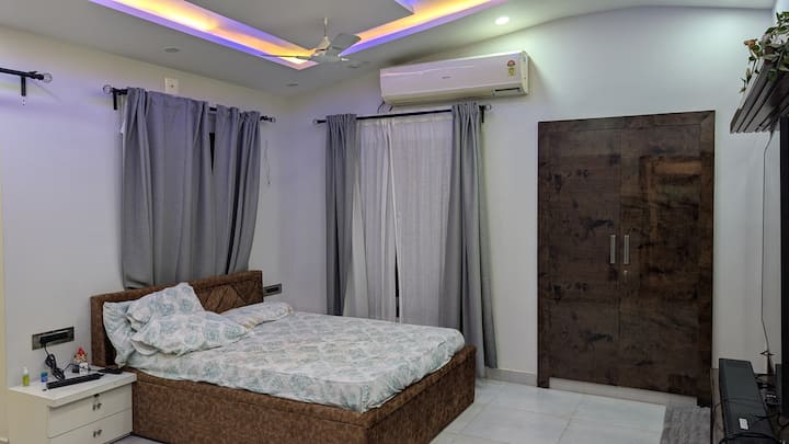 Modern Rooftop Studio Retreat | Old Town, Lingaraj - China