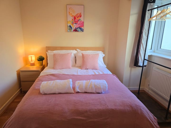 Phoebe Road Haven: 4 Bedrooms, Cozy & Convenient - Swansea, UK