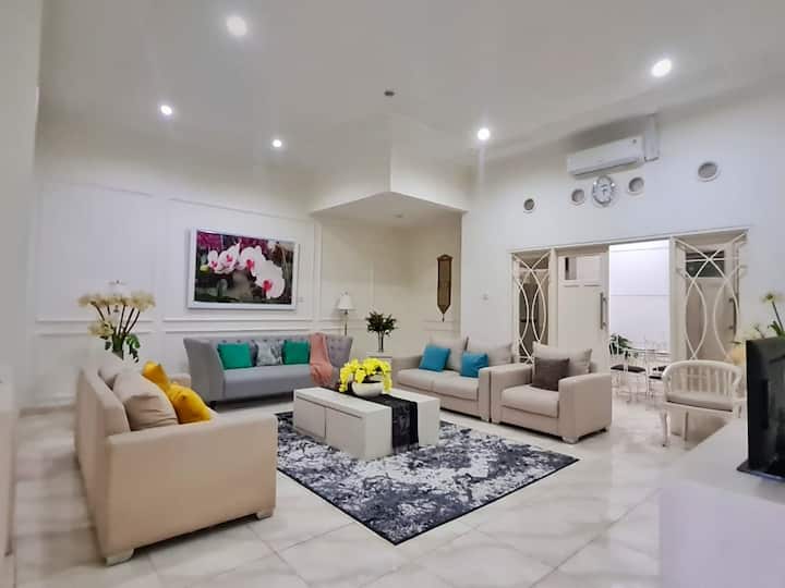 Villa Istana Dieng Kota Malang - Malang