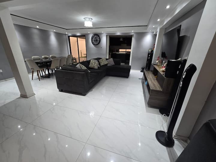 Amplia Casa Familias Grandes, Excelente Sector. - Iquique