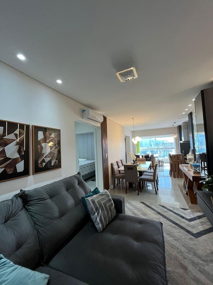 Apartamento Na Melhor Localização Da Meia Praia. - Porto Belo