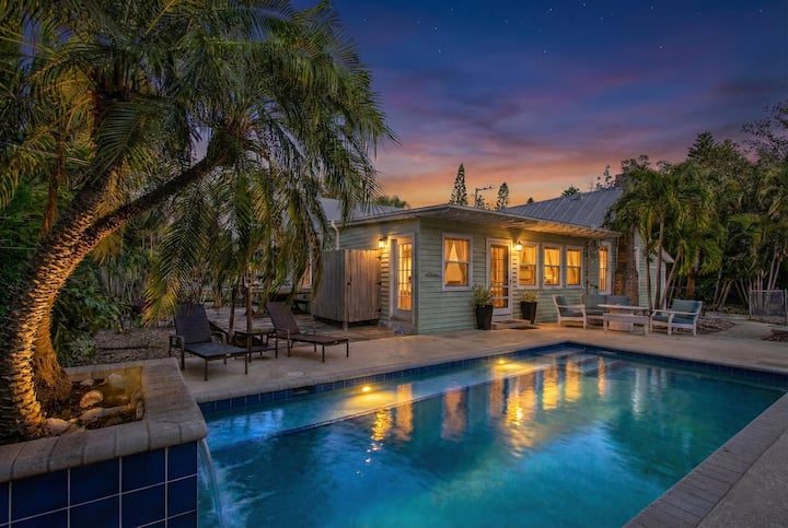 Rustic Coastal Escape| Pool | Fire Pit - Anna Maria, FL