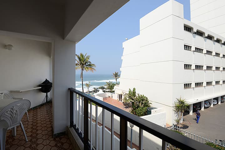 1 Bedroom Apartment With Partial Sea View - Umhlanga