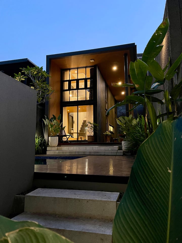 Breezia Villa Mezzanine With Private Pool - Malang