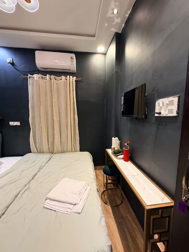 Premium Cozy Room At Fa’aloon Velachery ! - Chennai