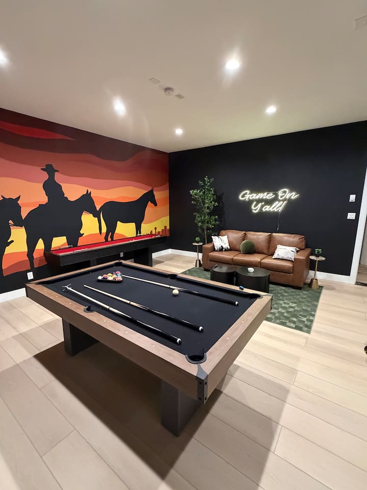 The Longhorn Luxe | Game Room | Fire Pit | Karaoke - Dallas, TX