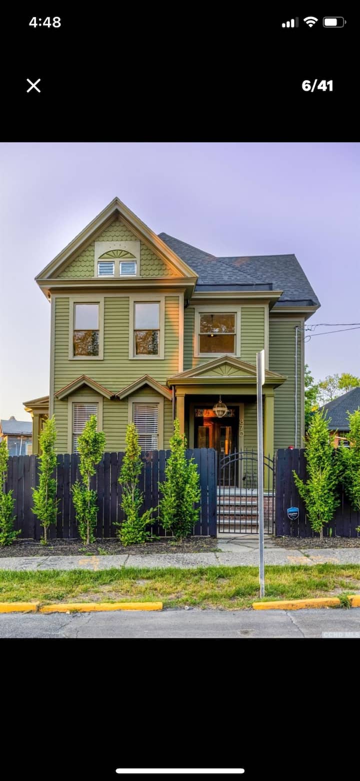 Victorian Townhouse With Catskill Views - Hudson, NY