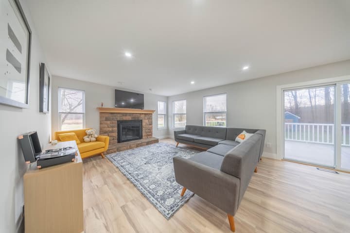 Charming/private Acre+/picturesque Home - Litchfield, OH