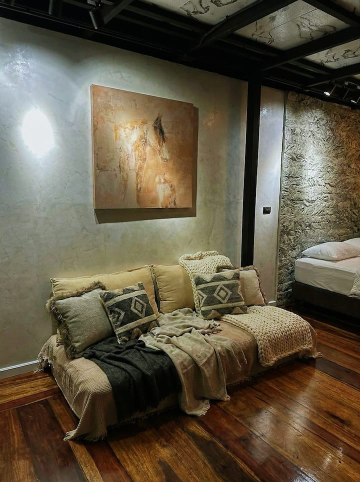 Private Poolside Guest House (Secure Compound) - Bangkok Don Mueang Airport (DMK)