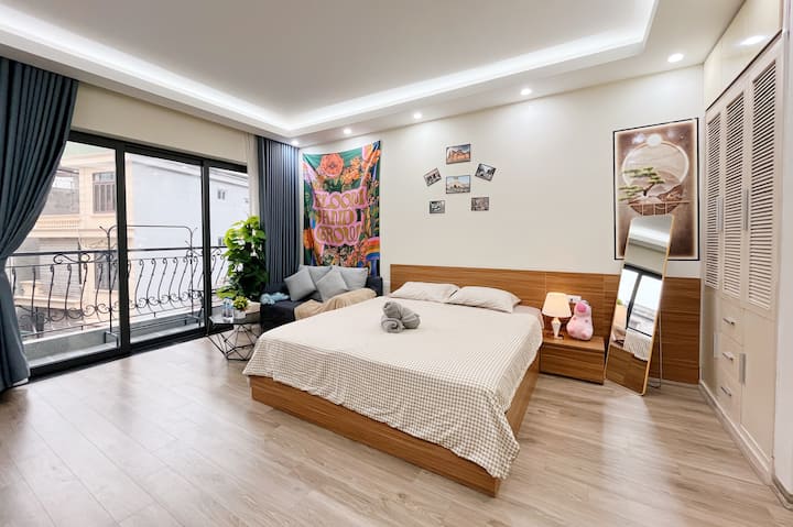 Bright Studio · West Lake · Balcony & Workspace - China