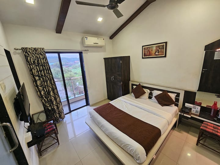 Meera Vatika Deluxe Room 4 - Mahabaleshwar