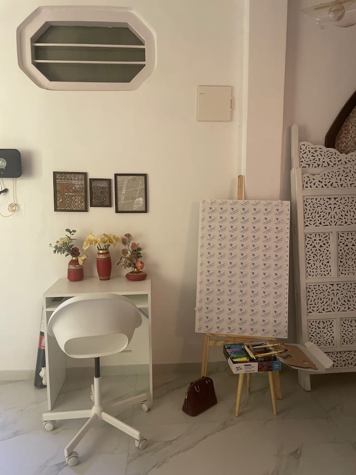 Swank @ Marquise - Charming, Quiet 1 Bhk In Bandra - Mumbai (Bombay)