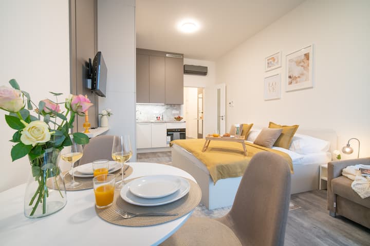 City Sunshine|free Parking|view|balcony|nespresso - Brno