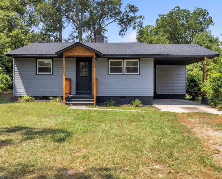 Newly Renovated, Cozy Downtown Anderson Home - Broadway Lake, SC