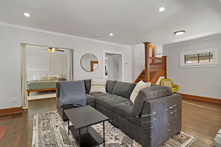 The Waukegan Retreat 4br/1ba -Minutes To Navy Base - Waukegan, IL