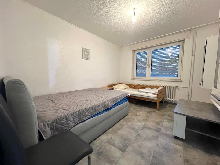 · 3-bedroom Graphite Apartment In Modern Style · - Duisburg