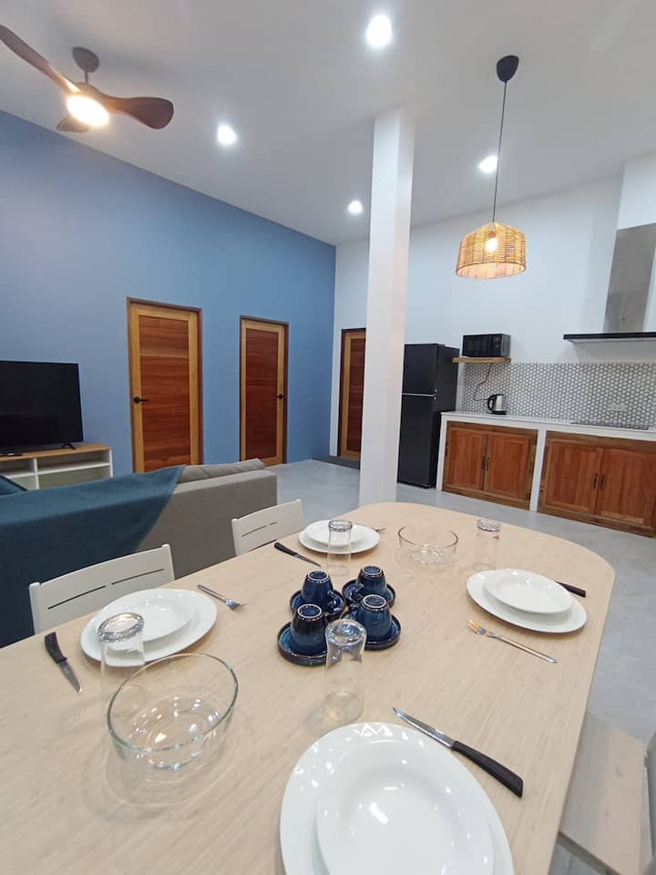 Bright And Spacious 2 Bedroom Unit W/ High Ceiling - Ko Tao