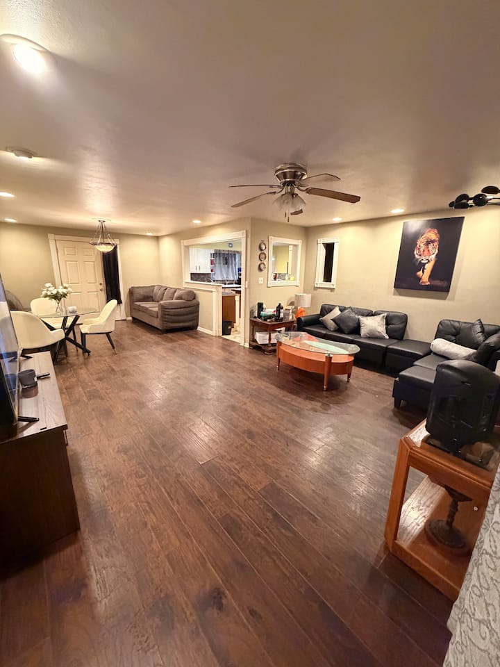 Cozy Stay Pets Welcome Near Casino & Water Park - Rockford, IL