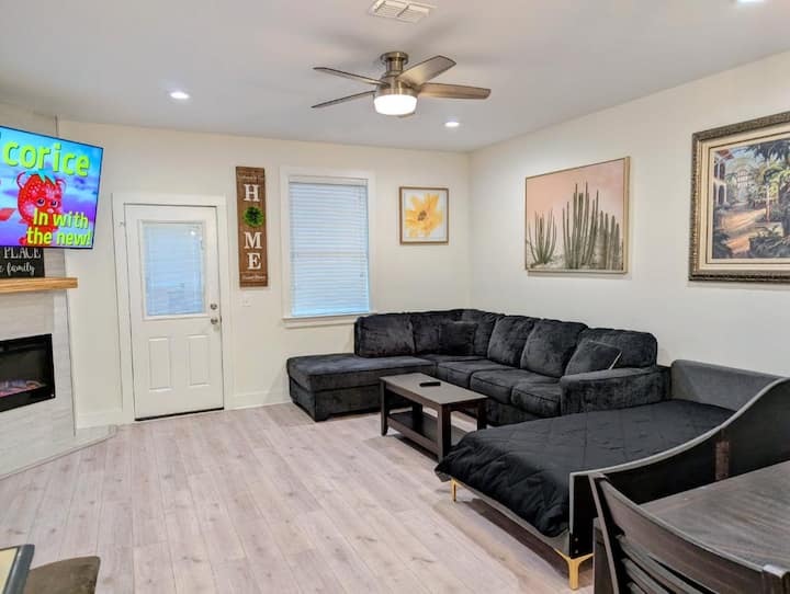 (3b/3.5b): Stylish House For Travelers (1577-2) - Tallahassee, FL